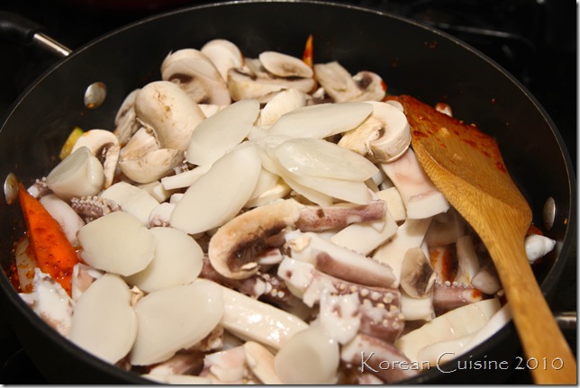 Korean Cuisine: Ojinguh Bokeum Version 2.0 - Squid Stir Fry - (오징어 볶음)